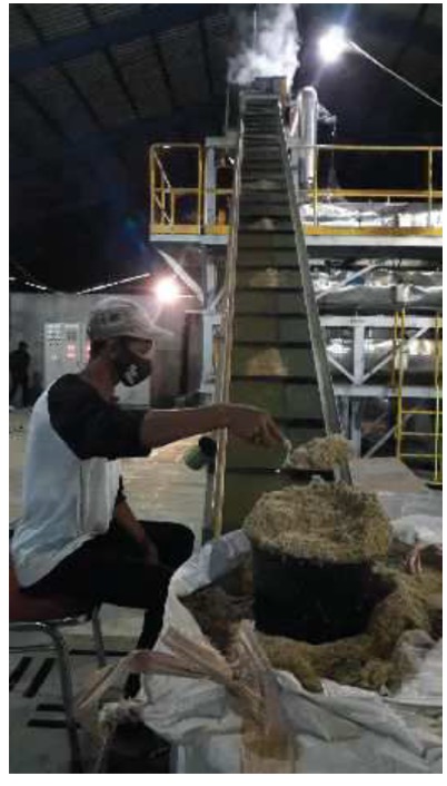 過熱水蒸気＆スクリュー式半炭化装置Superheated steam & screw type torrefaction equipment ...